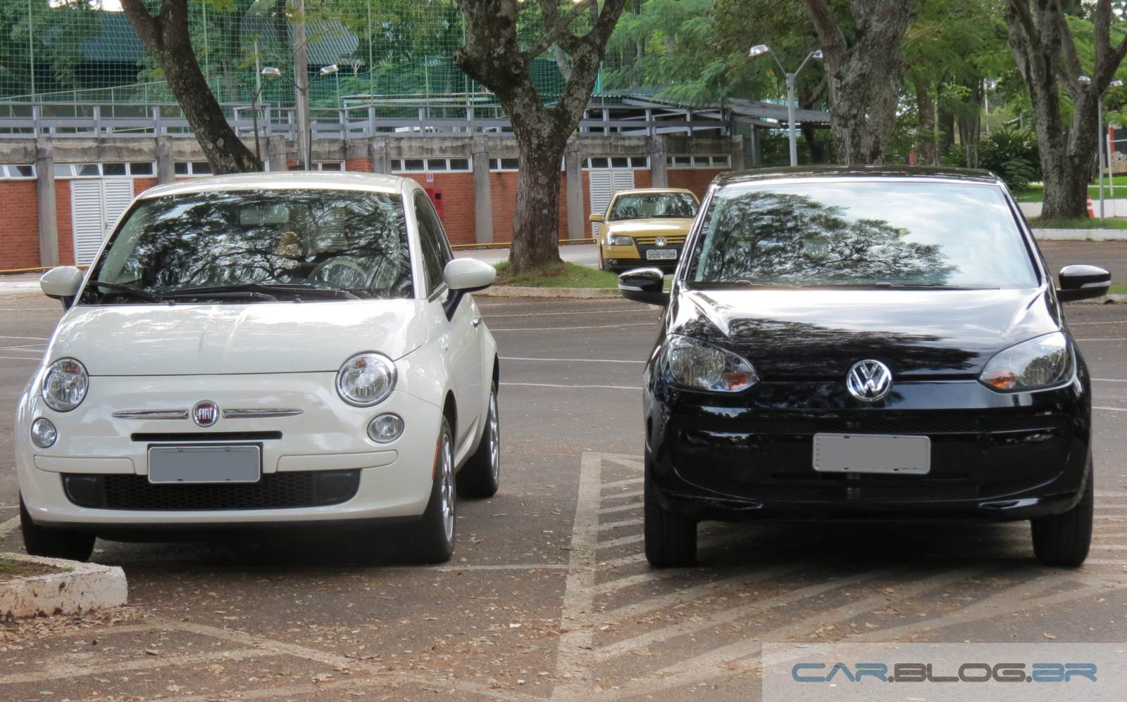 Volkswagen up! x Fiat 500: comparativo de custo x benefício