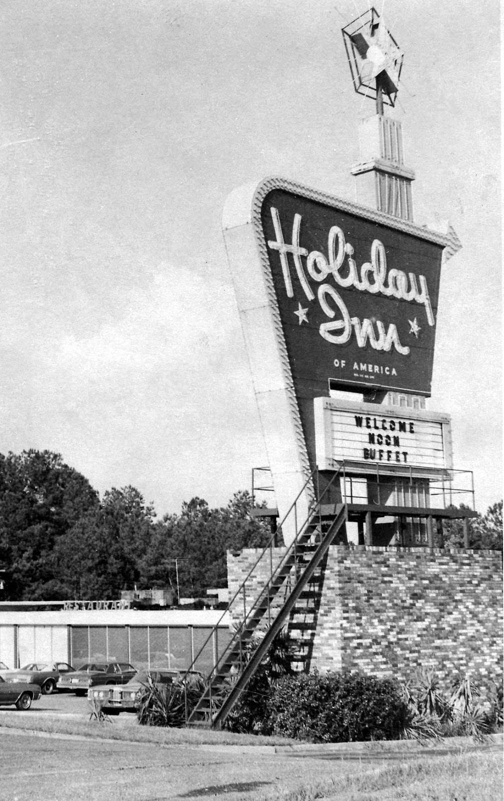 IMAGES OF OUR PAST- THE DUBLIN HOLIDAY INN - 1967