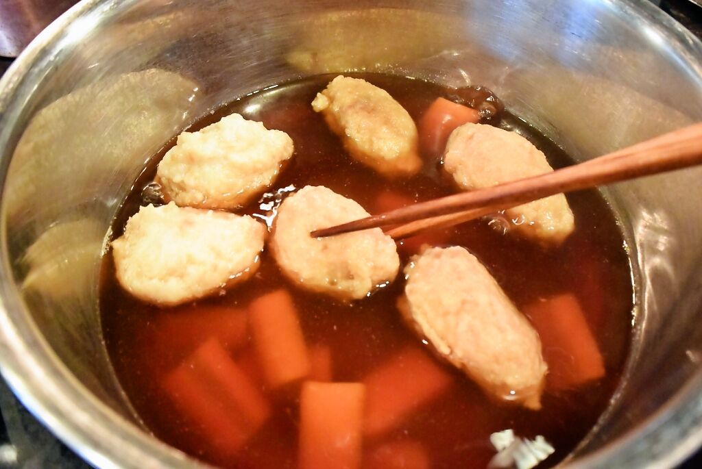 Tsumire to retasu no nimono / fish dumplings and lettuce simmered in ...