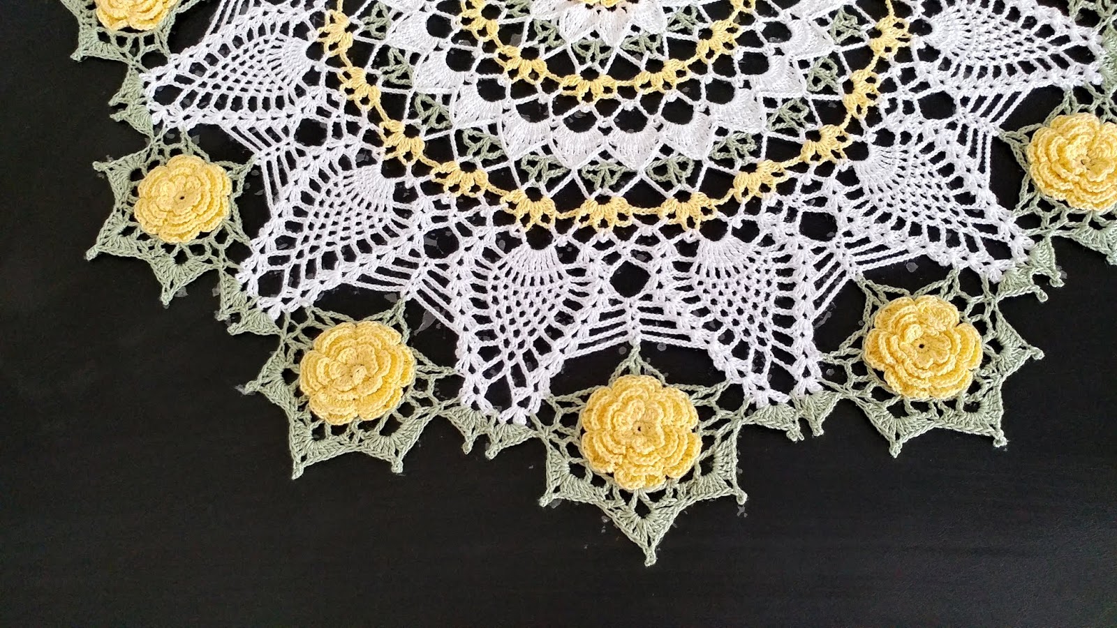 Linda Crochets: Spring Pineapple Floral Lace doily