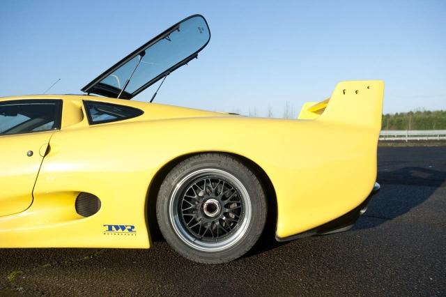 Jaguar XJ220 MI TWR, Yellow and Silver Body Colour - NEWS HOT CAR