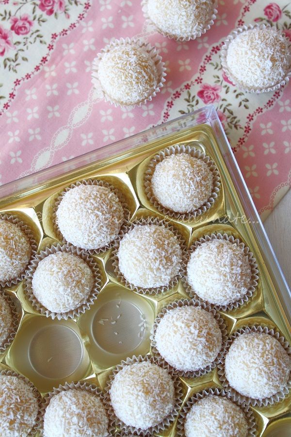 De prin lume adunate...: Bomboane Brigadeiros cu nuca de cocos si mango ...