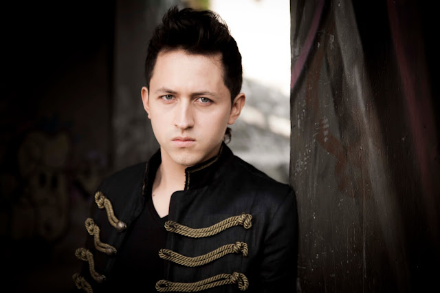 SEBASTIAN CAMPOS - Revista Star Tv