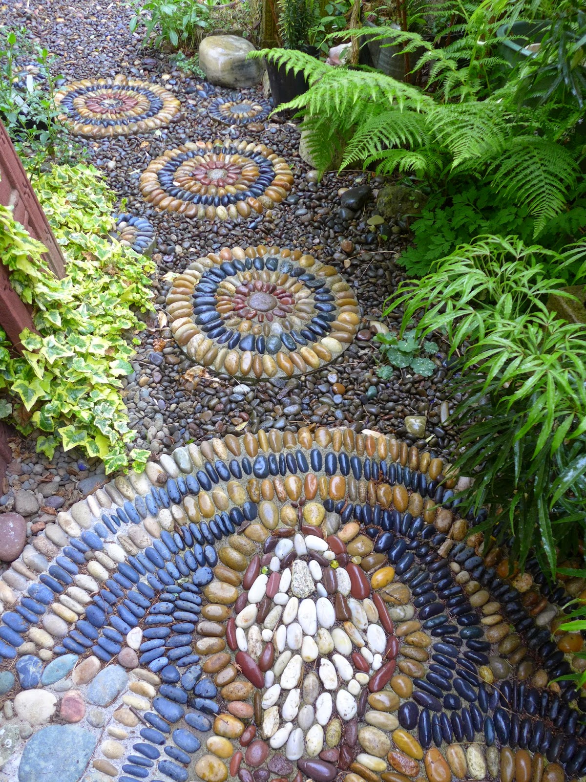 Jeffrey Bale's World of Gardens: Building a Pebble Mosaic Stepping Stone