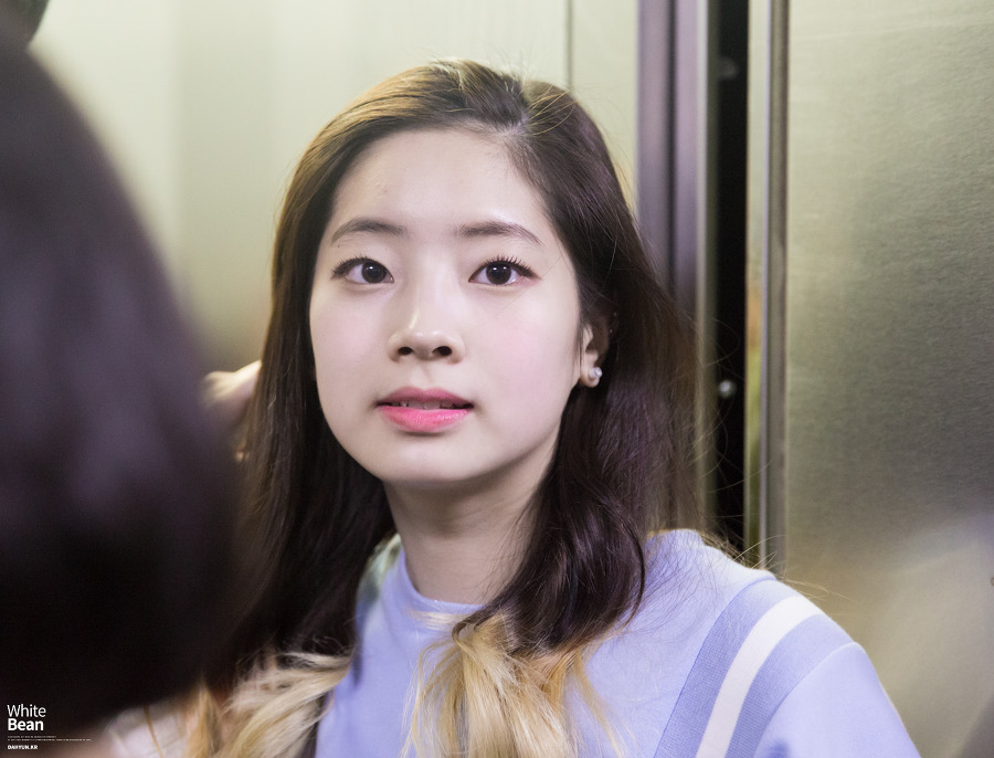 Joe's Twice Photo Blog: Momo, Dahyun, jeongyeon. weekly idol filming day