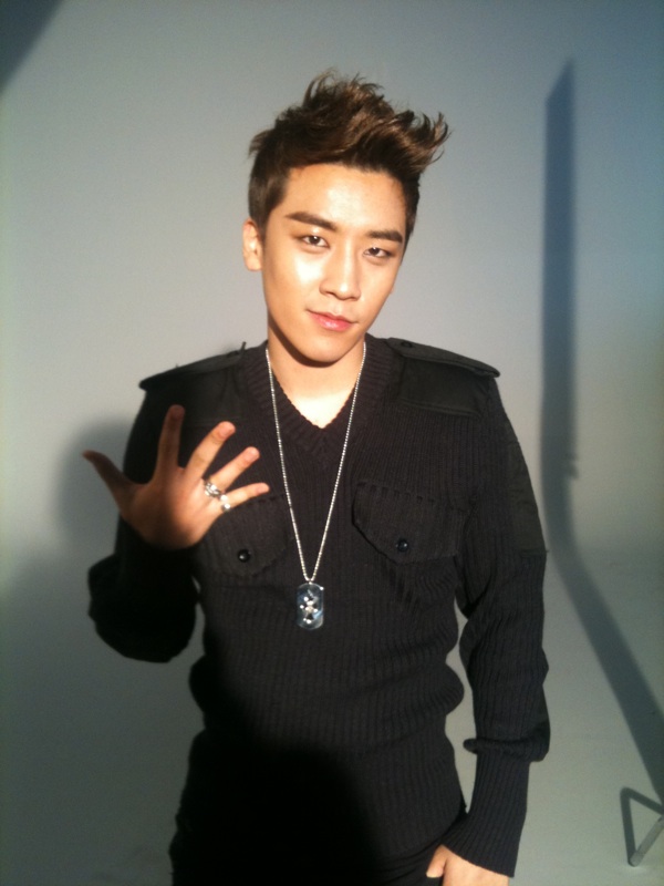 Filebook: Kpop Big Bang Member Seungri and TOP Reached Another Milestone