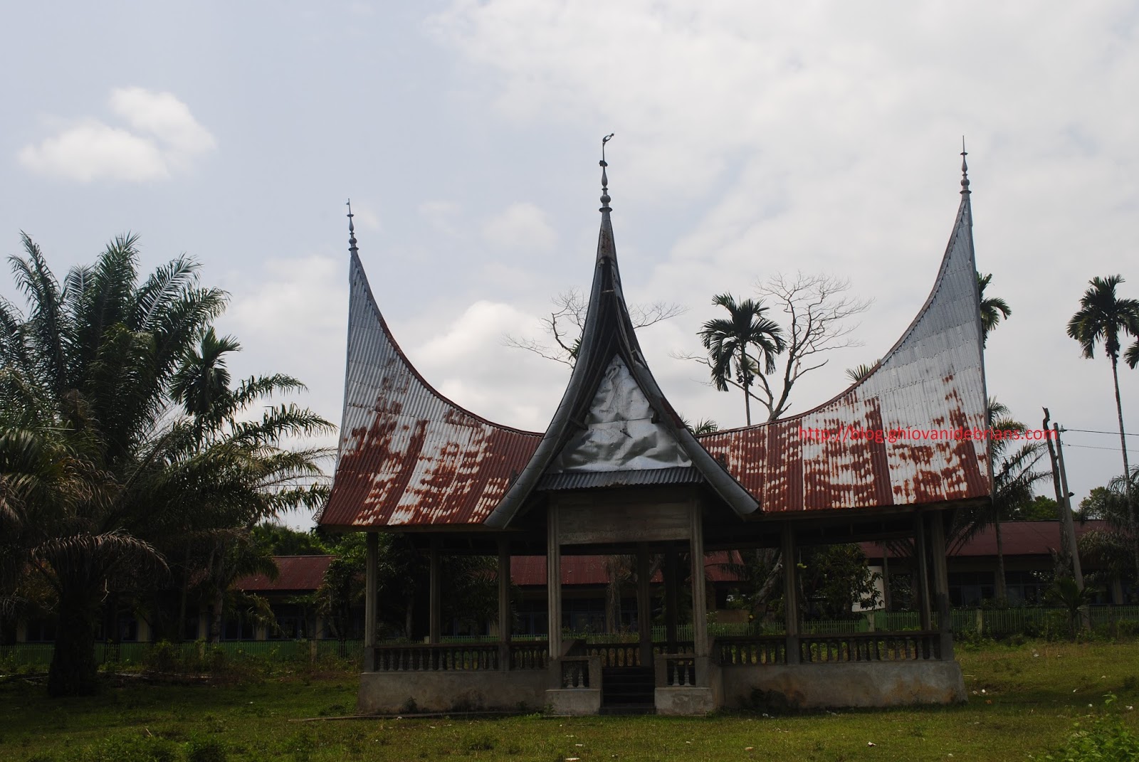 Ghio Vani Debrian Soares: Balai Adat Batu Basurek XIII Koto Kampar ...