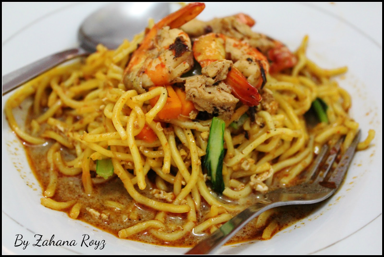 Mommy Ryan Kitchen: Mee kuning dengan Kuah Laksa sarawak~
