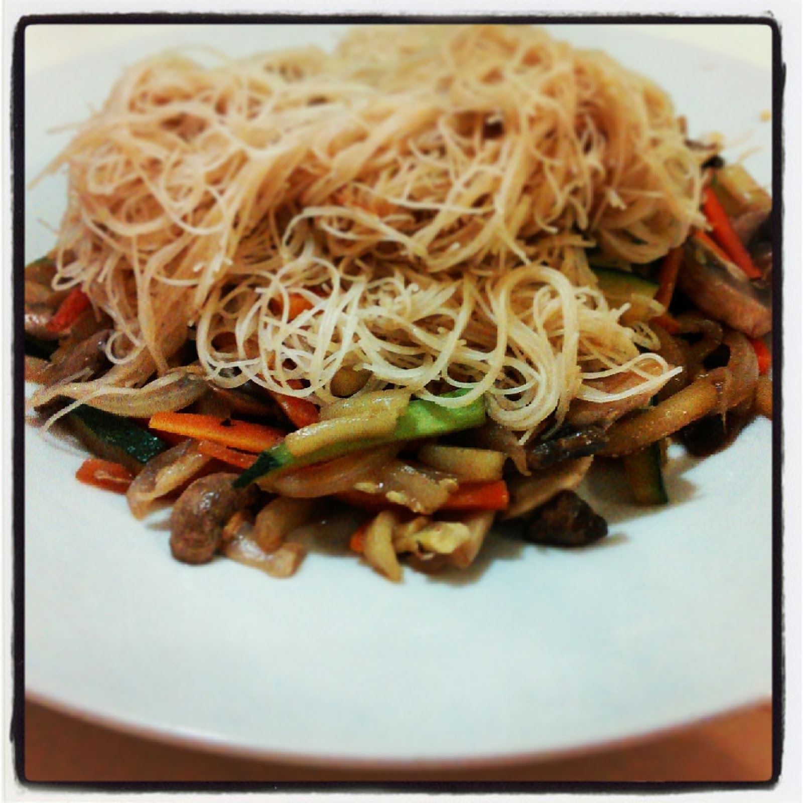 Ljubezen skozi vegetarijanski želodec: Riževi rezanci z zelenjavo