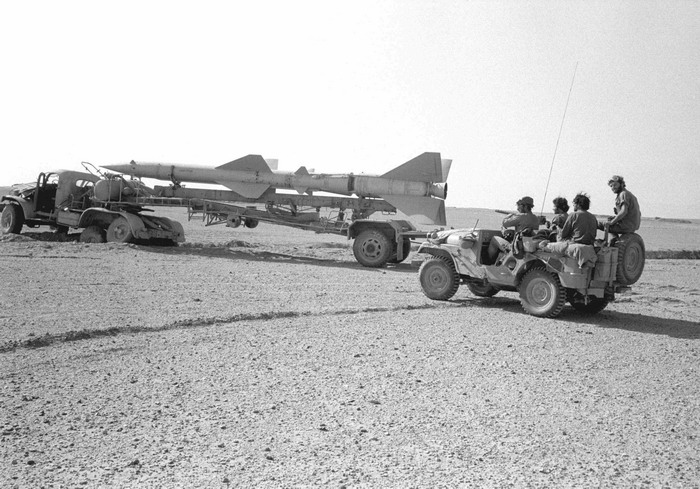 Four Bees: Israeli Defense Force (IDF) 20 liter Fuel Can, Sandrik 20 l ...