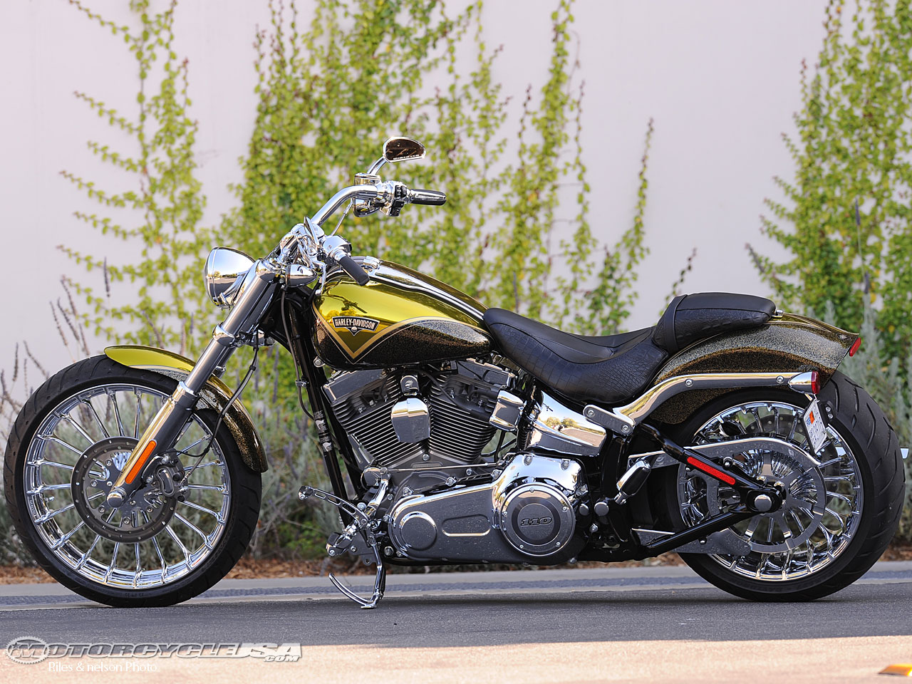Racing Cafè: Harley-Davidson FXSBSE CVO Breakout 2013 #1