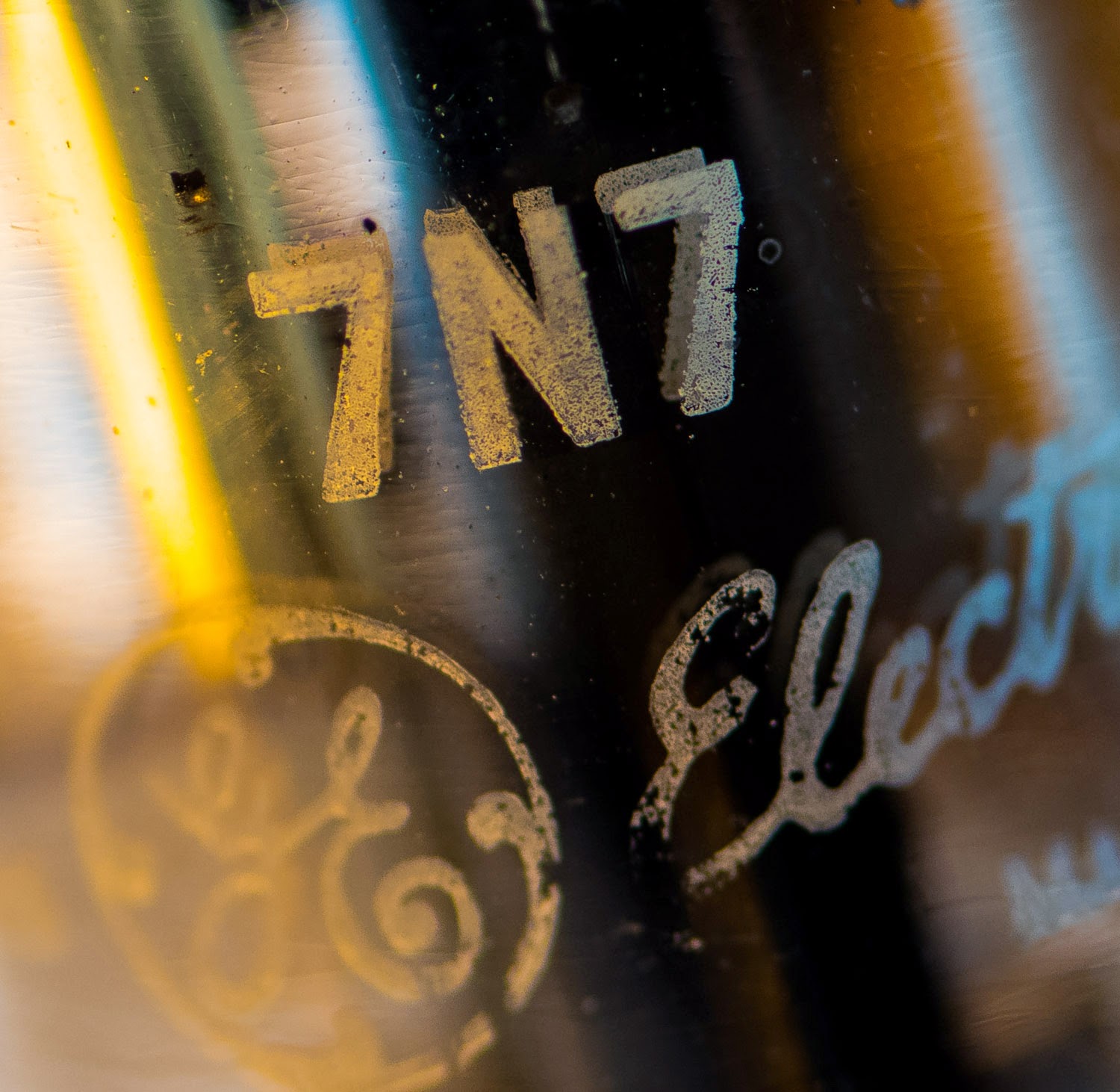 VinylSavor: Tube of the Month : The 7N7