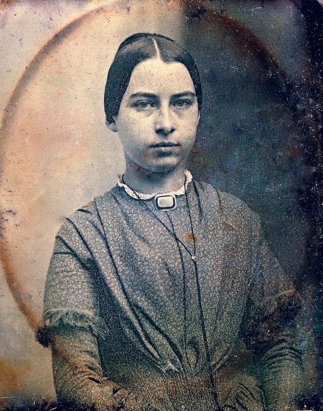 Victorian Widows: Graceful Photos of Young Women in Mourning Dresses ...