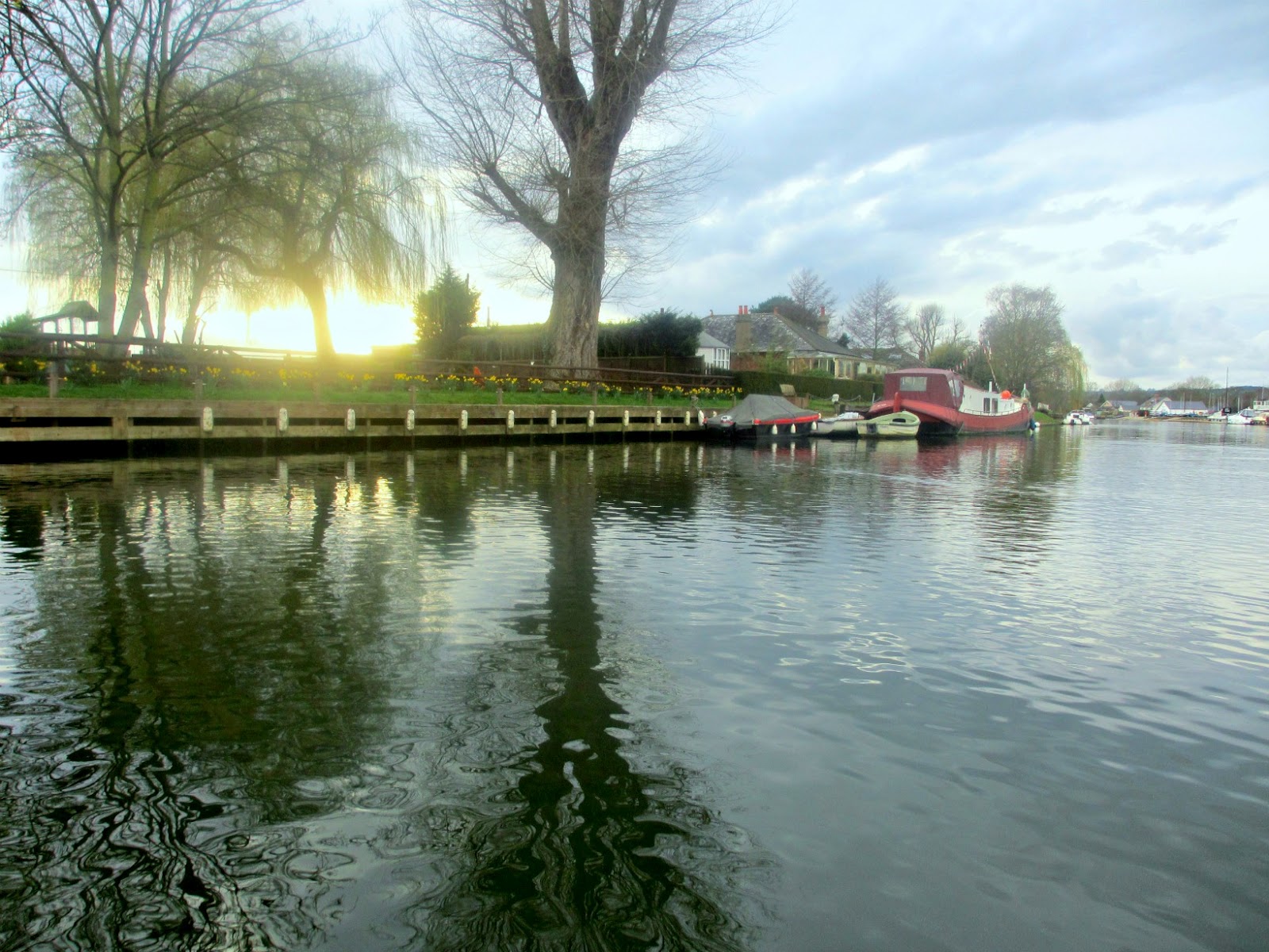 Pas grand-chose: The Thames Walk that wasn't and an English pub lunch
