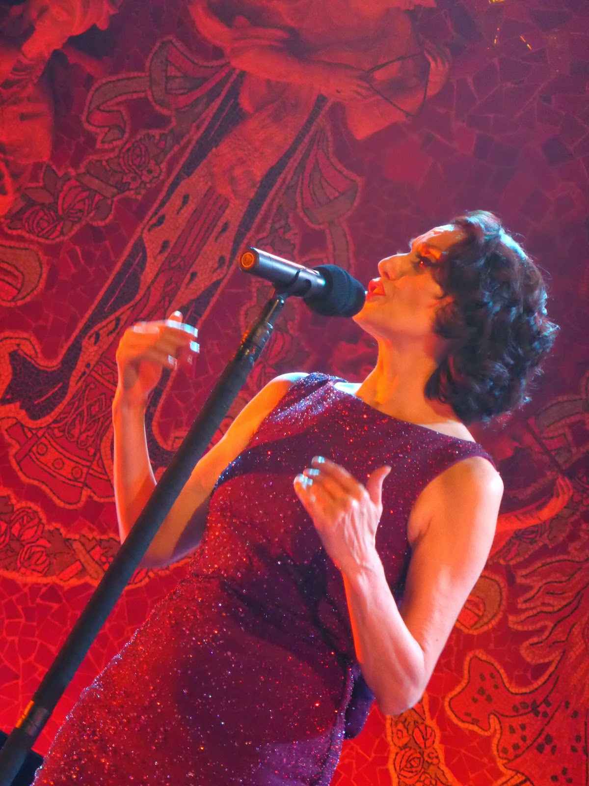 H M F A E : LUZ CASAL