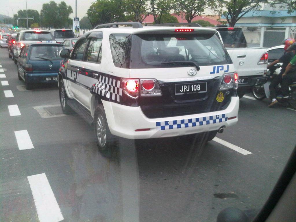 SUV Toyota Fortuner Kenderaan Rasmi JPJ Yang Baru Dilancarkan