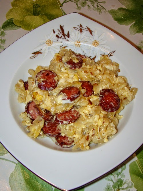 Cristina's world: Paste prajite cu carnacior, ou si cascaval