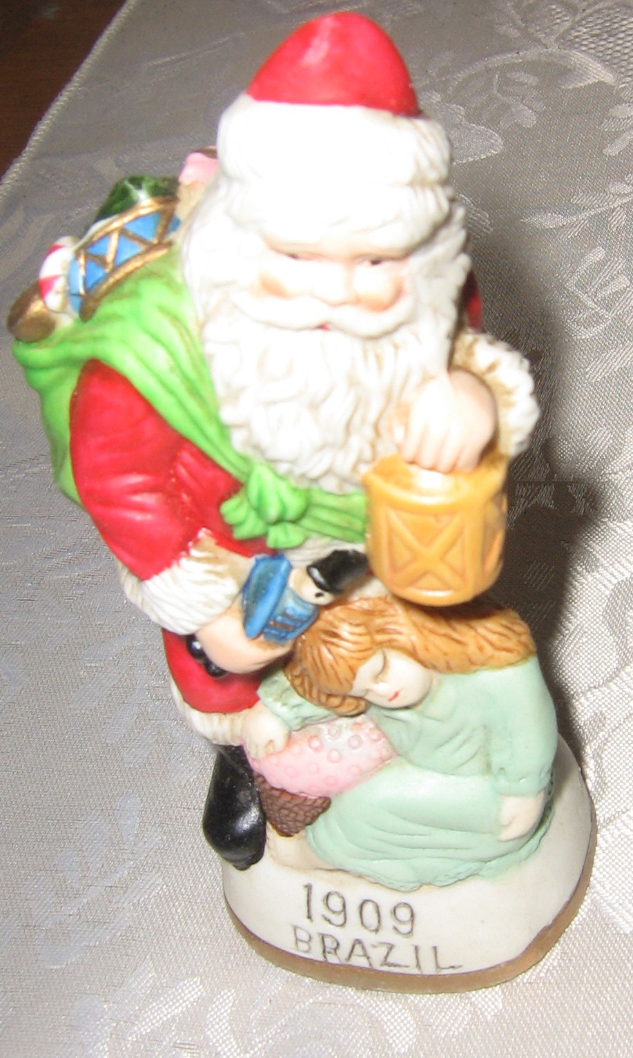 Christmas at Oak Rise Cottage: Santas Around the World Figurines