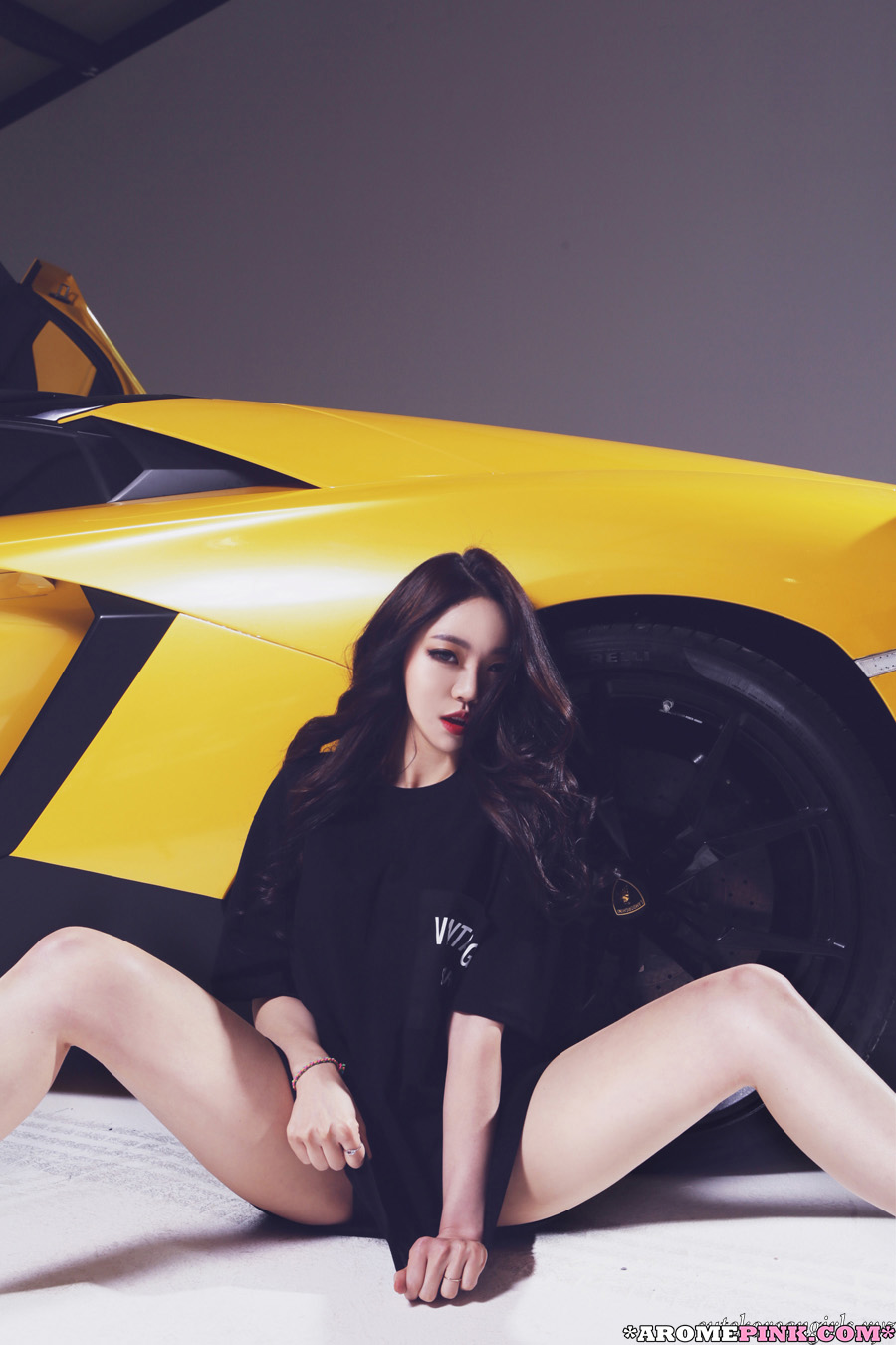Park Eunsol - Hot posing with a lamborghini | AromePink