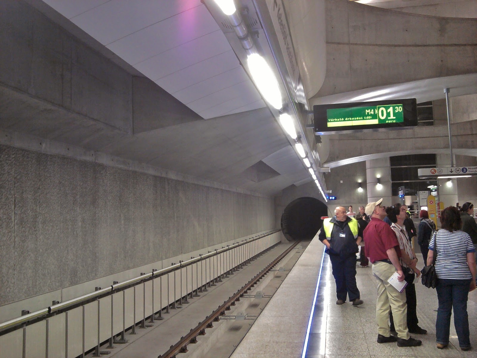 Belváros, Budapest: Kálvin tér (Népszavazás: melyik a 4-es metró ...