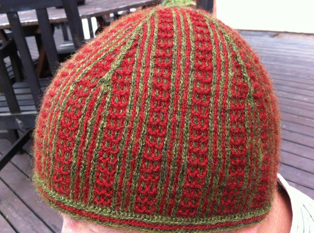 Lappone: Smalrand - Twined knitted hat with crook stitch pattern