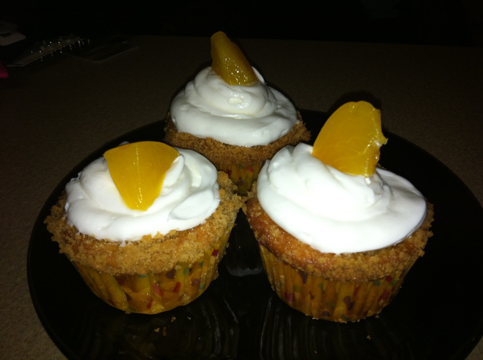 Colombiana Cupcakes: Peach Cobbler Cupcakes