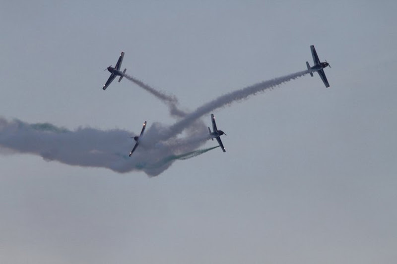 MAKIS LIOLIOS: "ΚΑΒΑΛΑ AIR SHOW 2012". ΣΗΚΩΝΟΥΜΕ ΤΟ ΚΕΦΑΛΙ ΨΗΛΑ. ΣΤΗΝ ...
