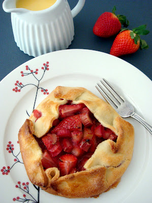 butter hearts sugar: Strawberry and Rhubarb Free Form Tarts