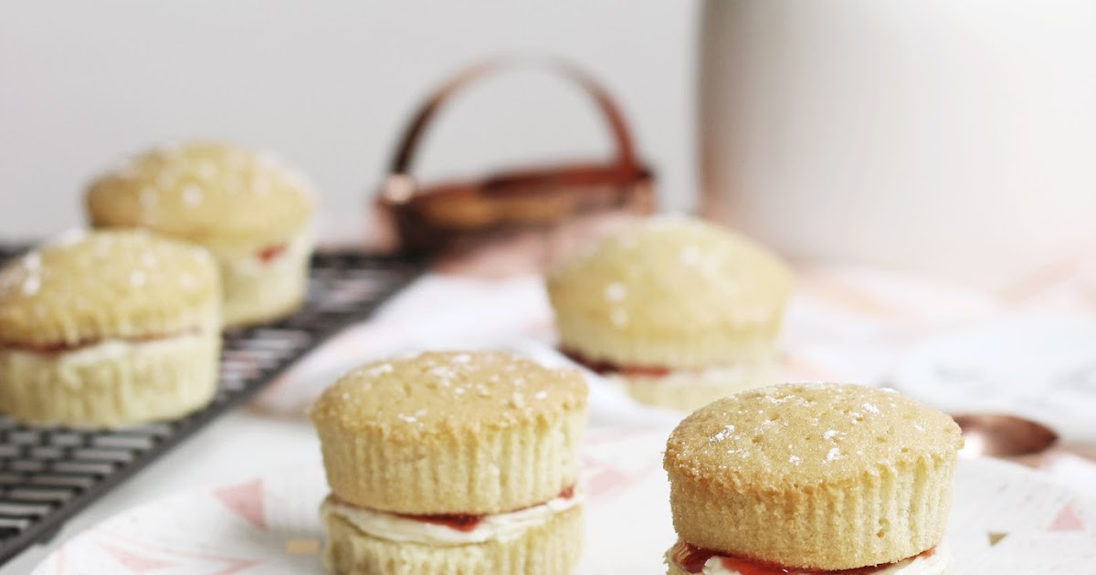 Mini Victoria Sponges | Pint Sized Beauty