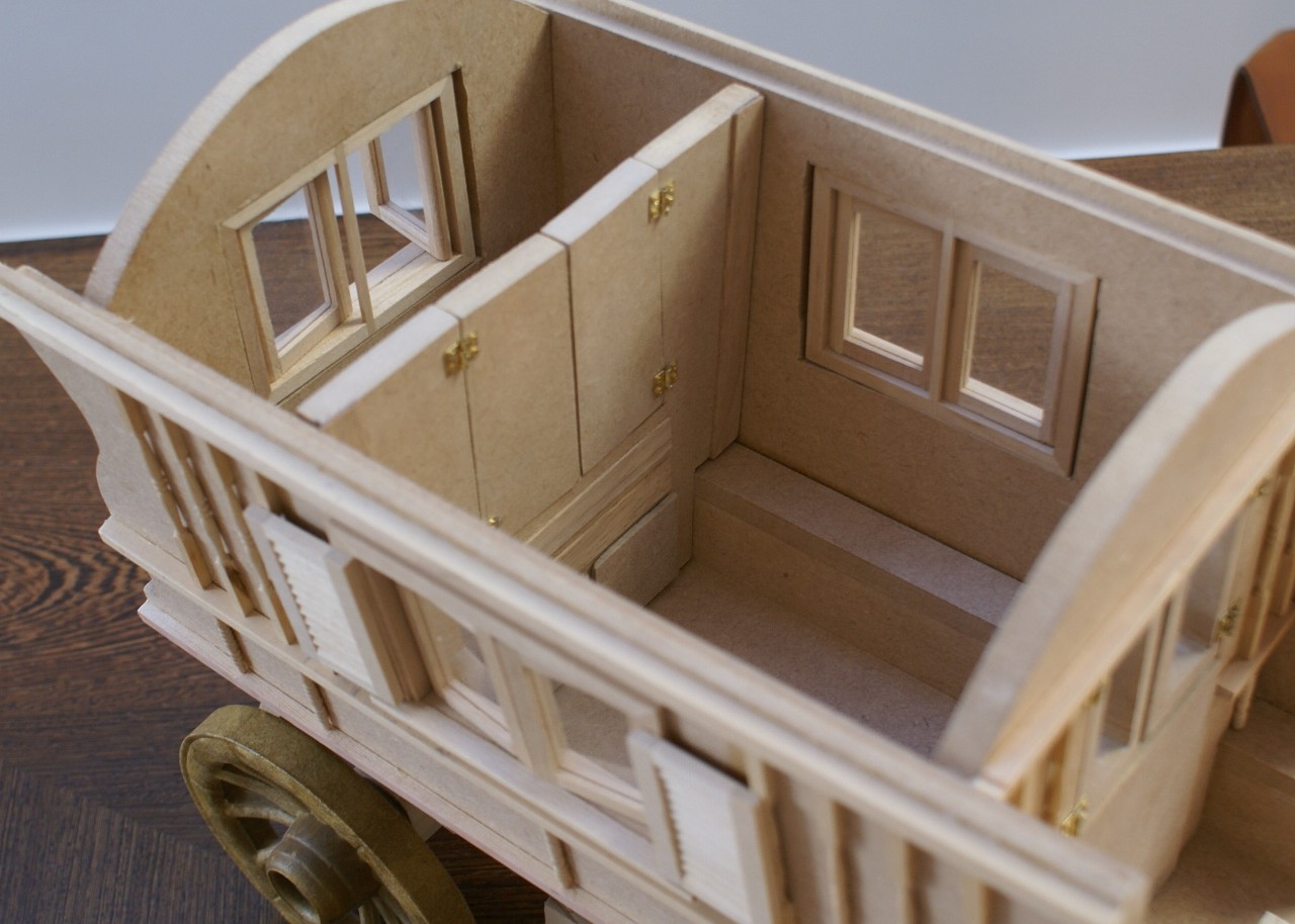 Petit cabinet de curiosités: The gypsy vardo : taking apart