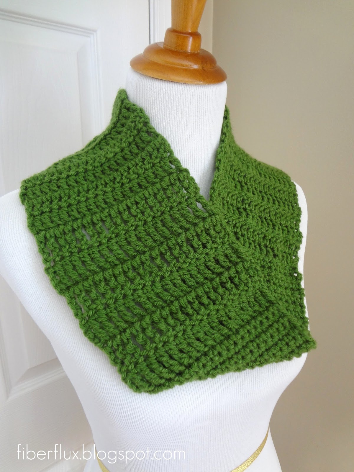Fiber Flux: Free Crochet Pattern...Crochet Class Cowl!