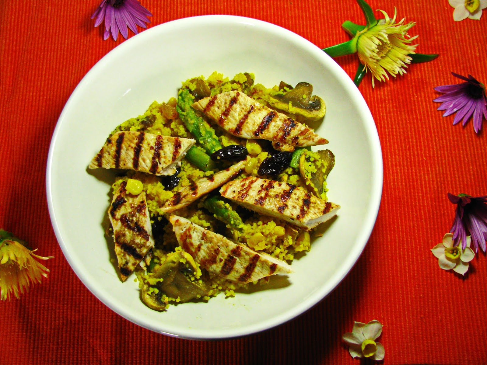 Pitadas de coisas boas: Couscous com peru, cogumelos, espargos e passas