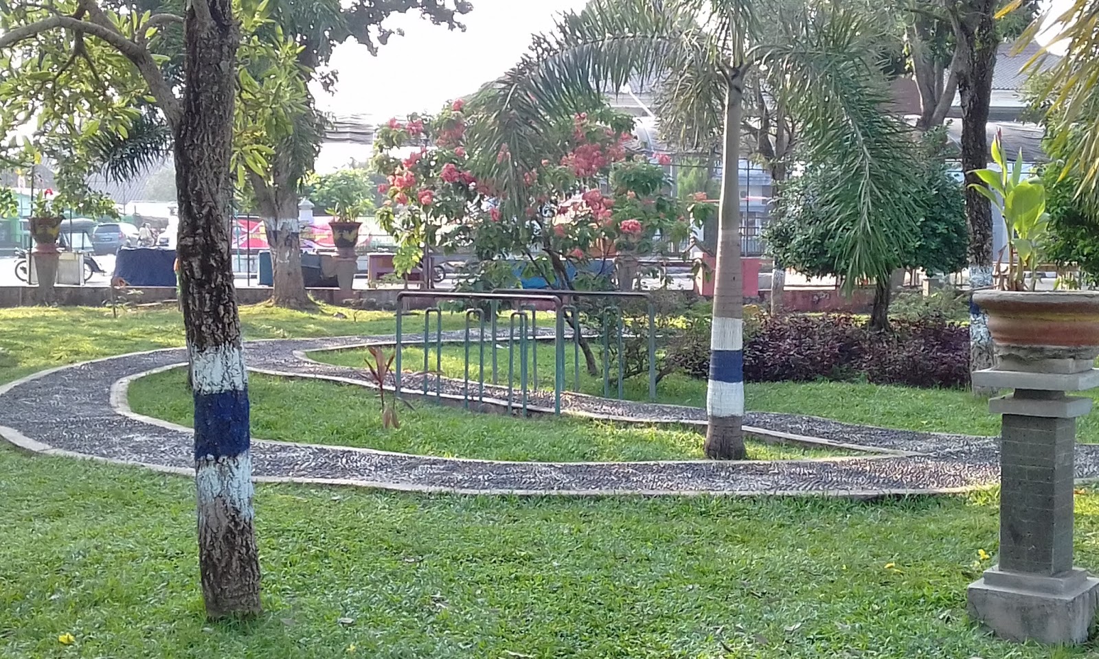 Fasilitas Refleksi Injak Batu Atau Terapi Batu DiTaman Kota Baturaja ...