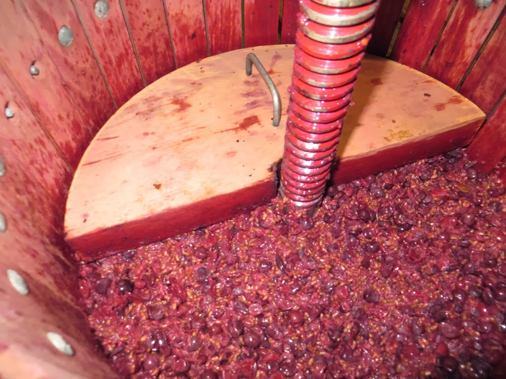 Urbina Vinos Blog: Prensas Verticales para el Vino y su Funcionamiento ...