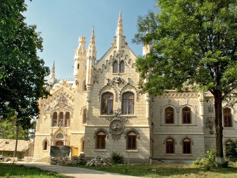 Vacanța esoterică: Castelul Sturdza de la Miclauseni