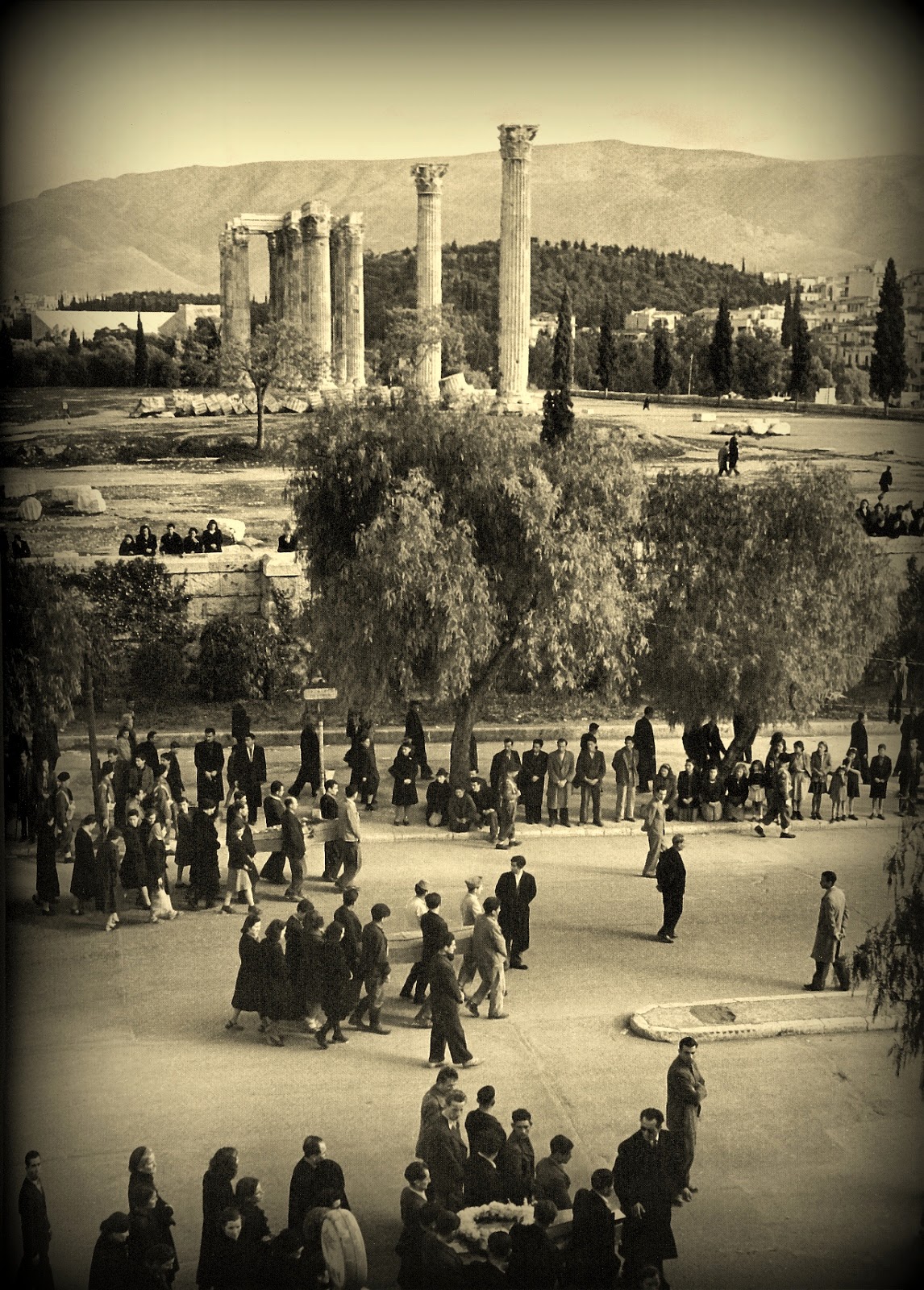 ΙΣΤΟΡΙΑ ΕΛΛΗΝΙΚΗ ΚΑΙ ΠΑΓΚΟΣΜΙΑ : ΔΕΚΕΜΒΡΙΑΝΑ 1944 (ΜΕΡΟΣ Β')