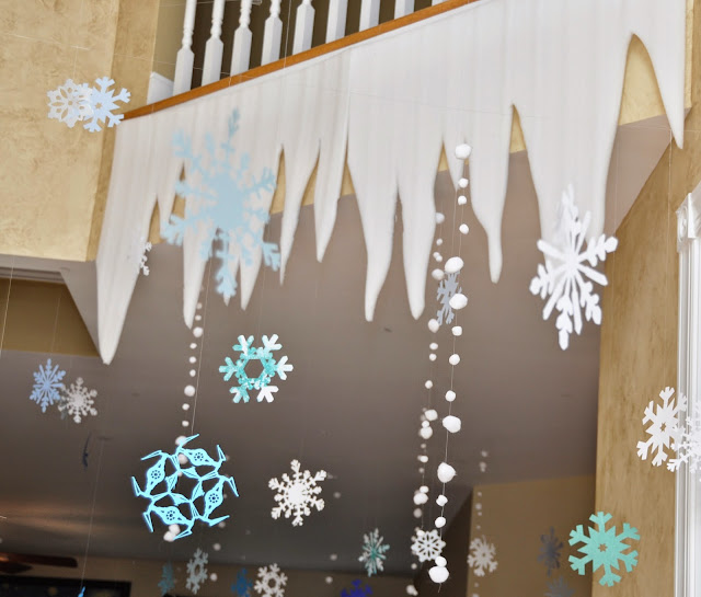 Frozen Birthday Party: Snow Falling from Ceiling & Amazing Lighting ...