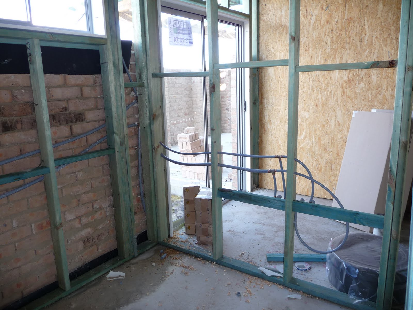 Wisdom Home in Shell Cove (Manhattan 38): 30.3.2011 - Pipes installed ...