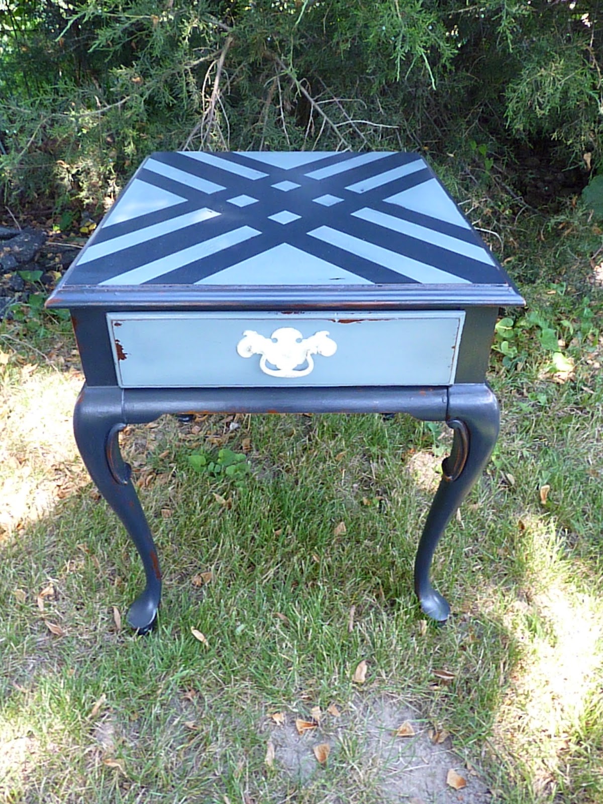 Lila's Pockets: Beautiful Blue End Table