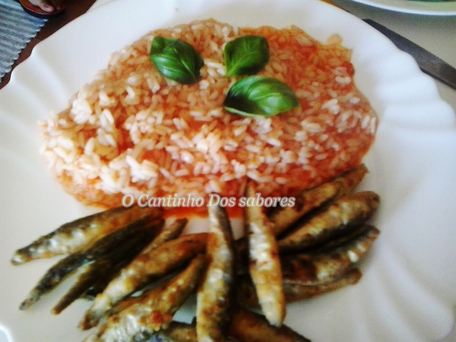 O Cantinho Dos Sabores: ARROZ DE TOMATE MALANDRINHO COM PETINGA