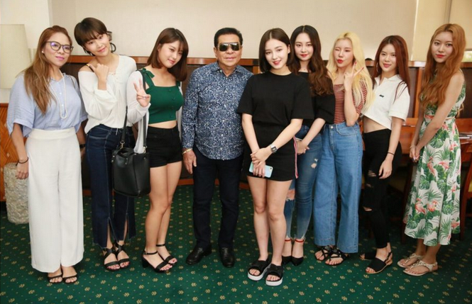 Chavit Singson offers exclusive PH tour for MOMOLAND members - Where In ...