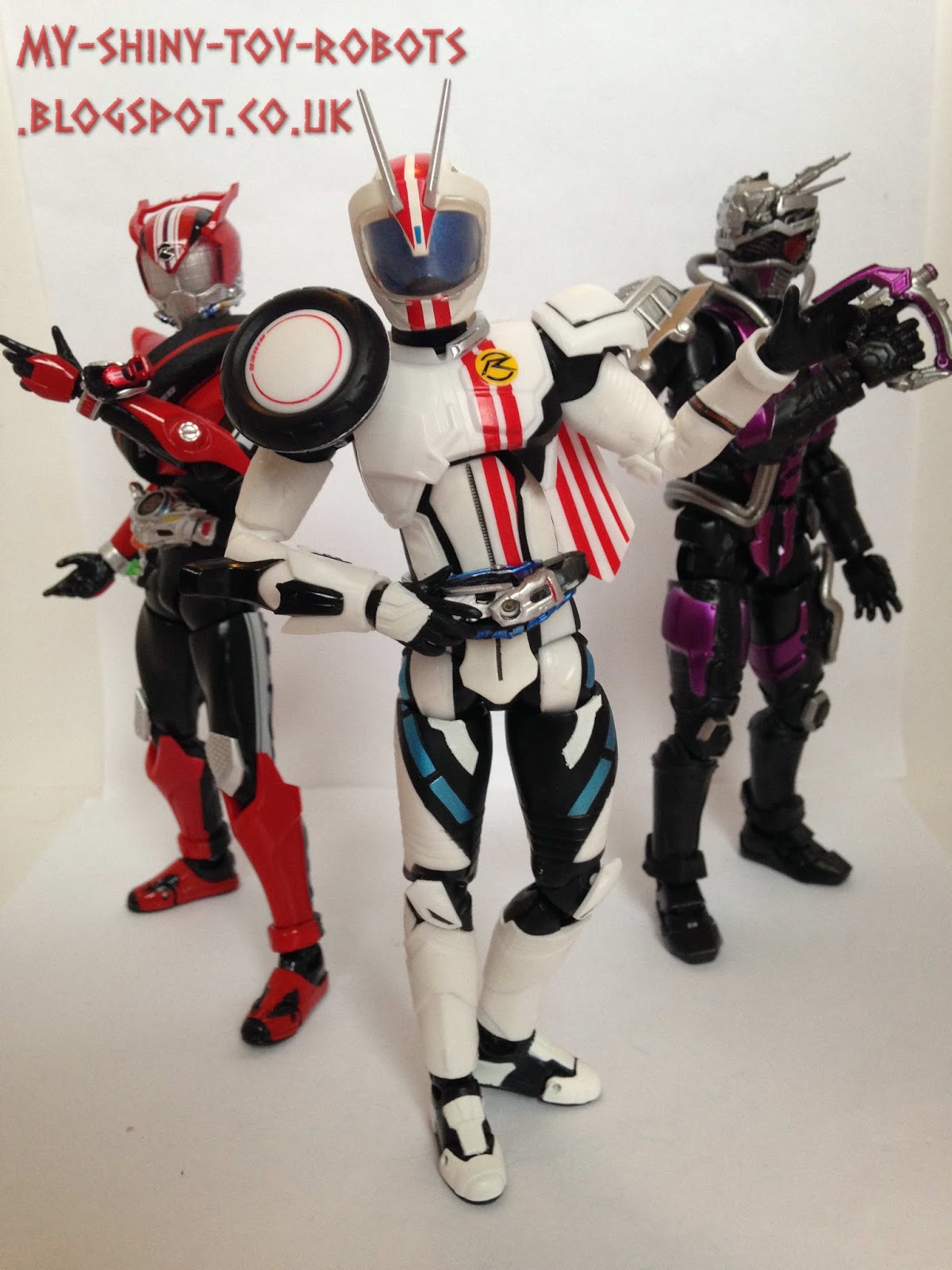 My Shiny Toy Robots: Toybox REVIEW: S.H. Figuarts Kamen Rider Mach