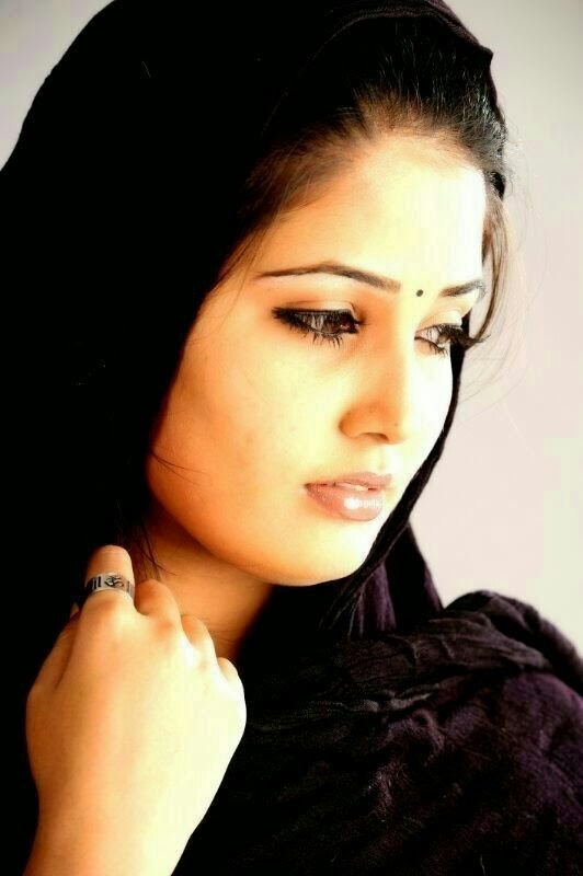 Actress Sandra Amy Photos | SouthMp3 Masti ( Old To New Songs)