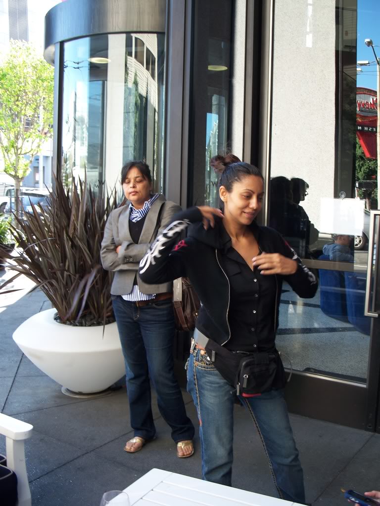 Bollywood Actor Shah Rukh Khan Elder Sister Shehnaz Lala Rukh Photos ...