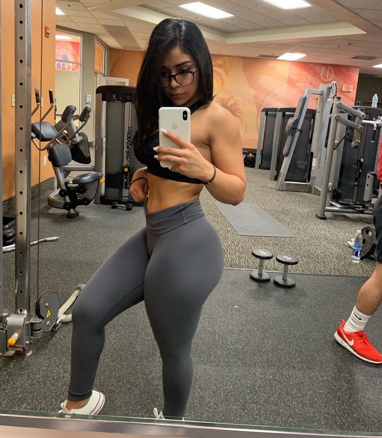 Phenomenal venezuelan fitness model Dani Munoz