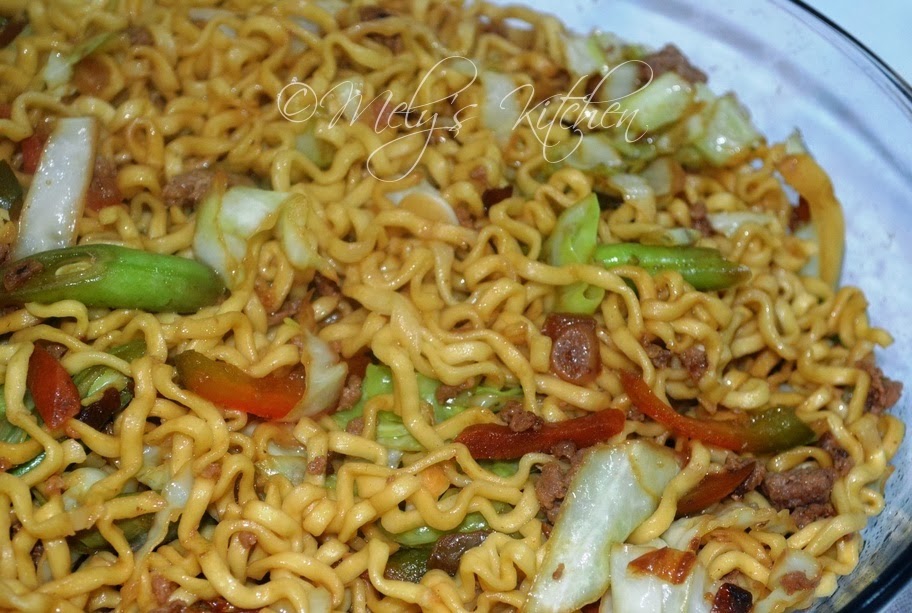 Mely's kitchen: Pancit Canton with Ground Beef