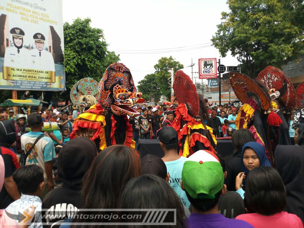 Penampilan Seni Jaranan yang Menghipnotis Penonton