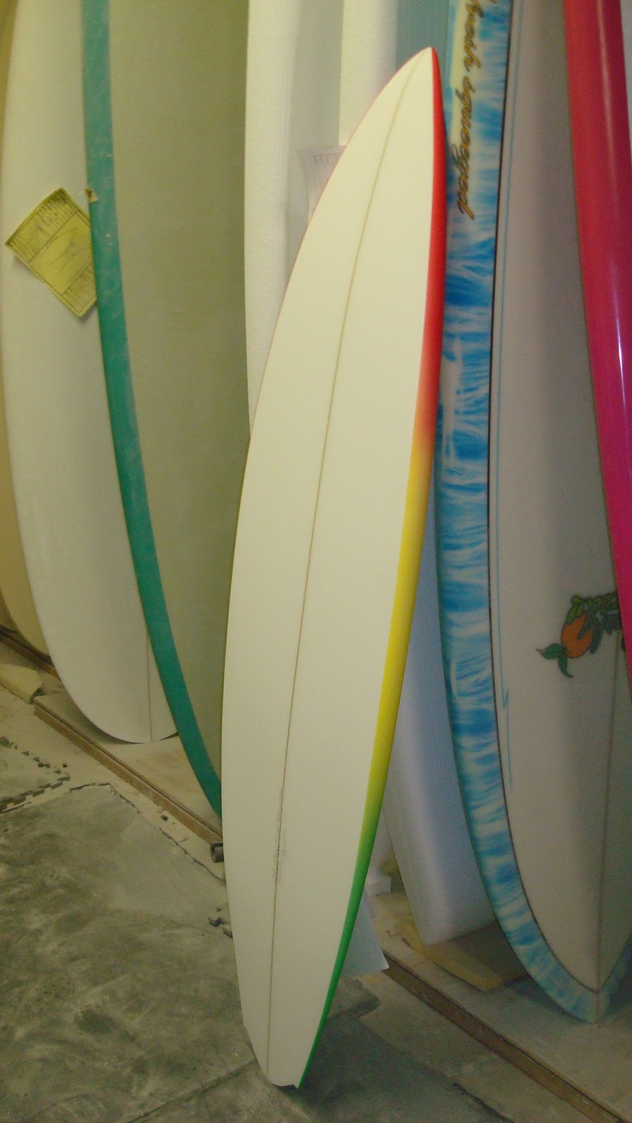 SUN DOLPHIN SURFBOARDS: Rasta Color Surfboard 6'0"