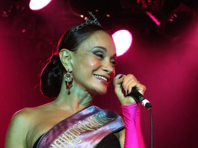 ACONTECE: Tânia Alves traz o show “A Era de Ouro do Rádio” ao Manhattan ...