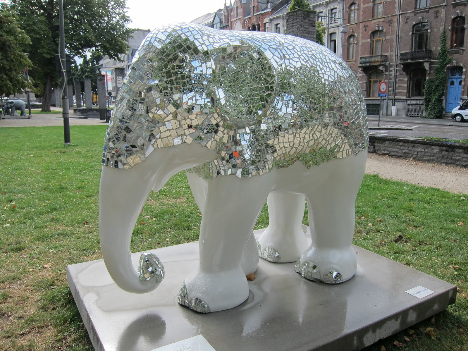 an american in belgië : Olifant Parade
